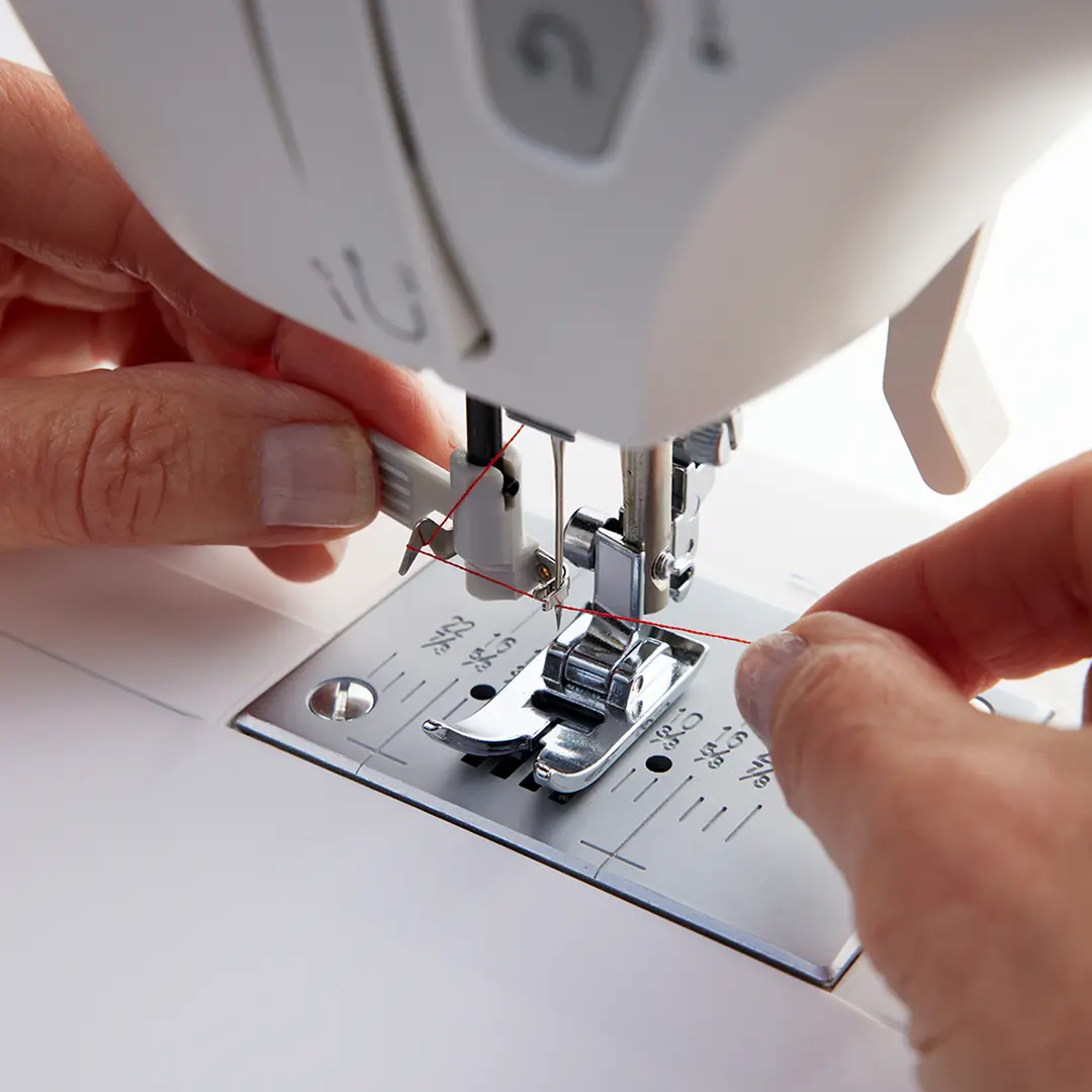 Máquina de Costura Eletrônica Singer C5605 80 Pontos